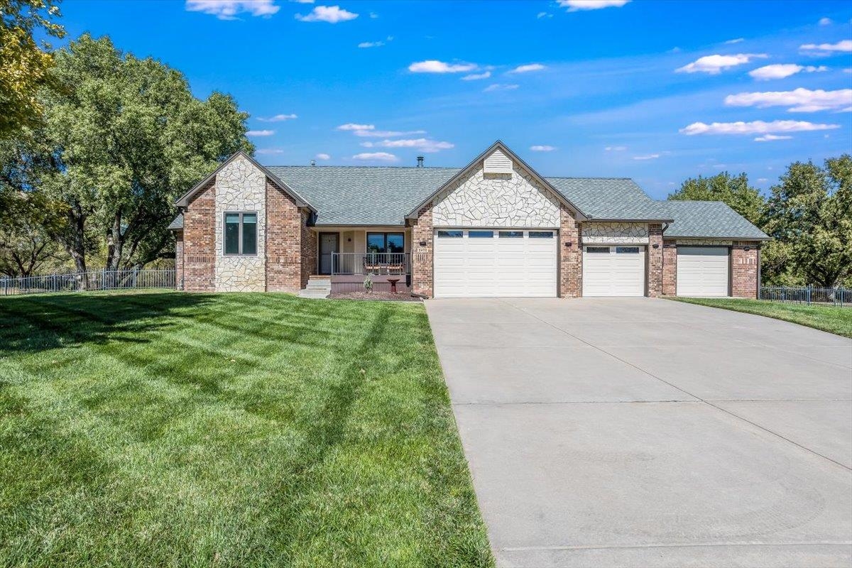 2400 W Rio Vista Dr, Wichita, KS 67204