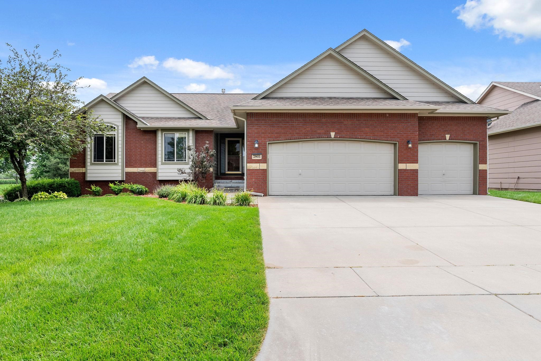 3801 N Lake Ridge Ct, Wichita, KS 67205